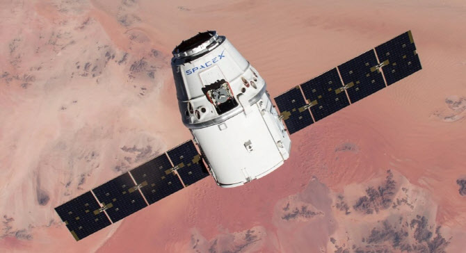 무너진 美 자존심 세우나…첫 민간우주선 발사 초읽기