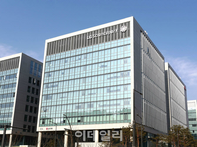 인천공항 5G망 확충사업, LG CNS가 따냈다…이통3社 제쳐