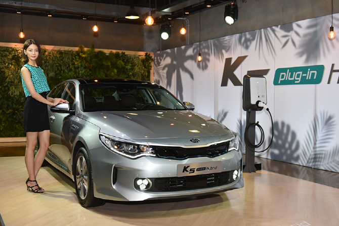 기아자동차, 스타일을 더한 2017 K5 시그니처와 GT-라인, 친환경 K5 PHEV 동시 출시