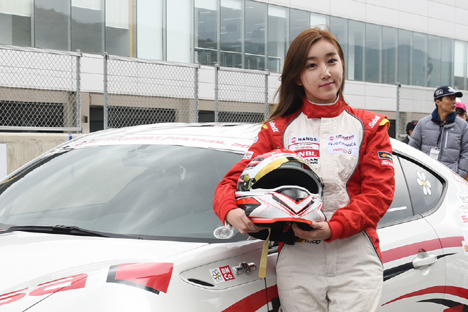 [카레이서 인터뷰] 문혜민, '개막전 완주가 목표, 한국에서 열릴 최종전은 우승할래요'