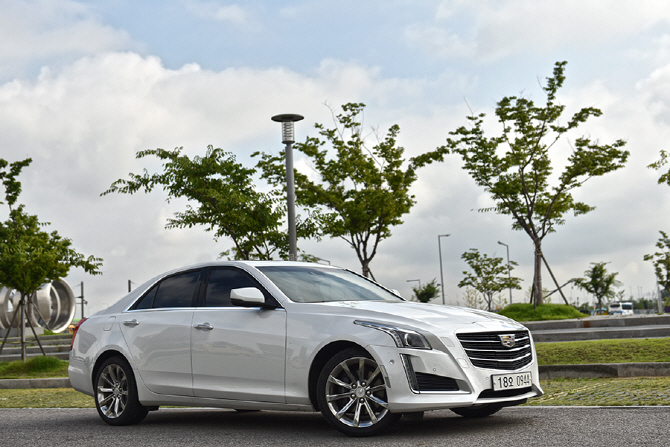 2016 캐딜락 CTS4 시승기 - 8단 변속기를 품고 완성도를 높인 아메리칸 프리미엄