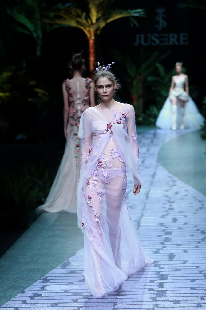 [포토]차이나 패션위크 Yu Aiping, `시스루 드레스`