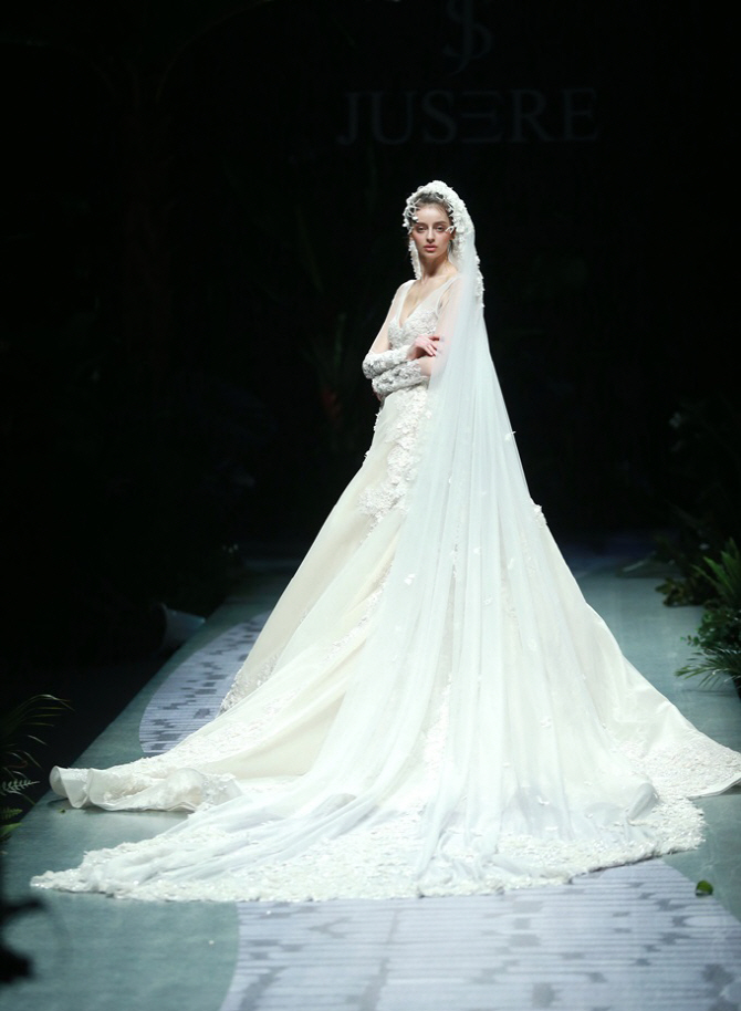 [포토]차이나 패션위크 Yu Aiping, `옆모습마저`