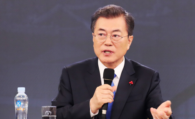 로이터, 文대통령 기자회견 보도 "한반도 비핵화 절대 포기 안해"