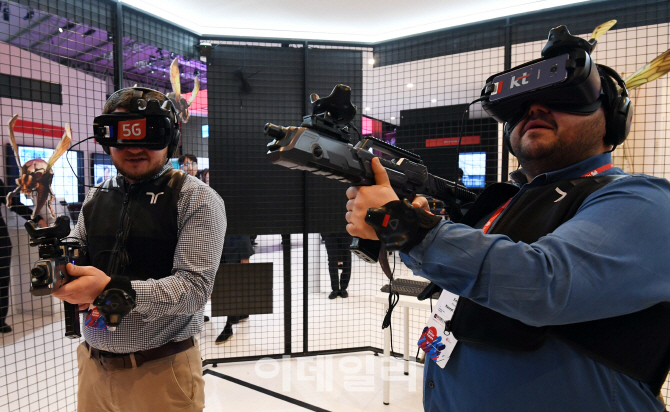 [포토]MWC 2018, '인기만점 kt 5G기반 VR게임'