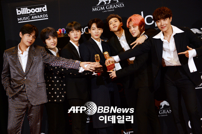 방탄소년단 빌보드 뮤직 어워드 2관왕 믿기지 않아 영광