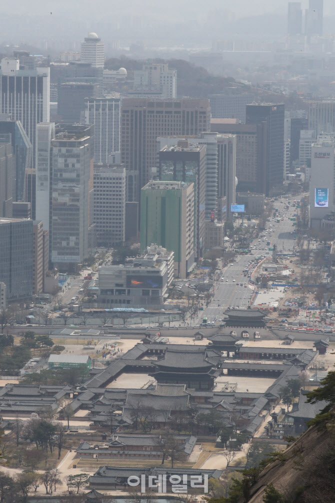 [포토]전면 개방된 북악산에서 바라본 광화문 광장 일대