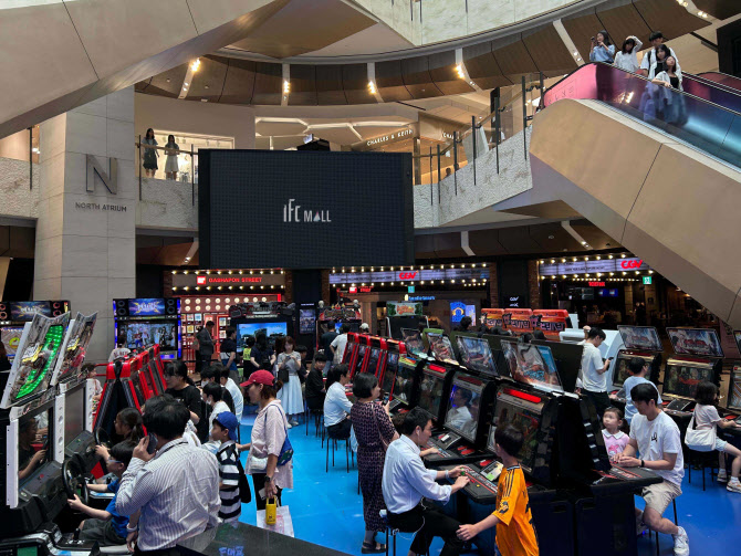 폭염에 몰캉스 수요↑…IFC몰, 7월 방문객 25% 증가