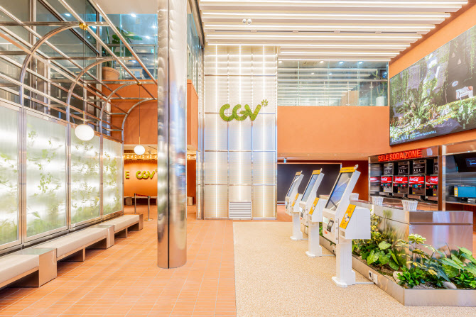 [마켓인]CJ CGV, 티켓만 못 판게 아니다…광고 수입 10% 이상 감소