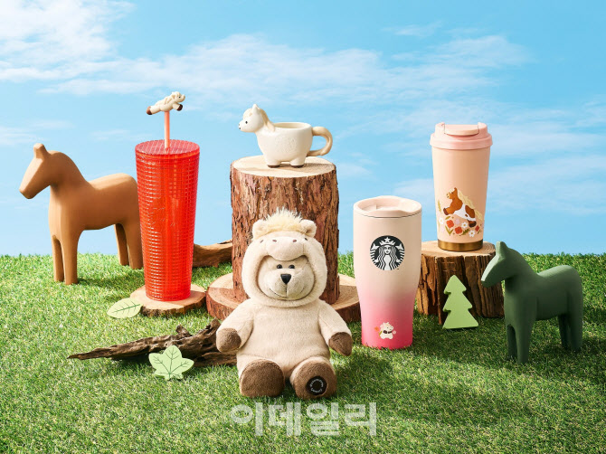 스타벅스, 29CM 입점…'붉은 말' 굿즈 세계 최초 공개